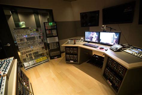 Deadmau5 Builds A Lair Of Unadulterated Synth Power Synthtopia