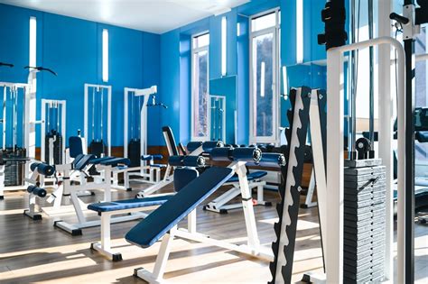 Профессиональные силовые тренажеры для зала купить в Москве — оборудование для спортзала оптом