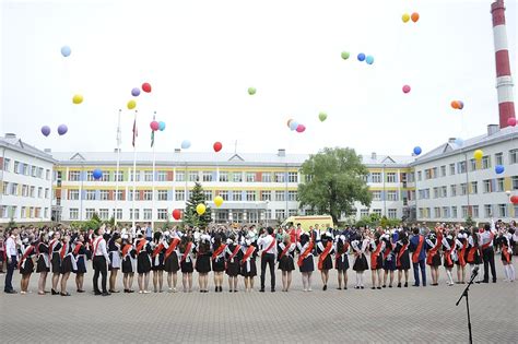 Каждый год в конце мая учащиеся российских школ а также учащиеся многих стран ближнего