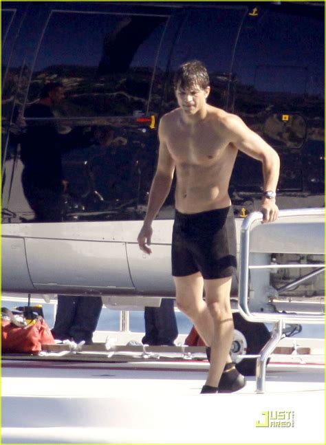 Ashton Kutcher Is A Shirtless Killer Photo Ashton Kutcher Demi Moore Shirtless