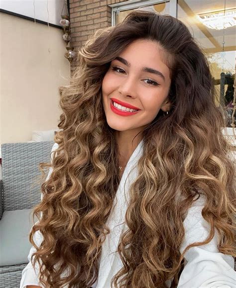 Stylish Girl Images Beautiful Women Pictures Big Hair Wavy Hair