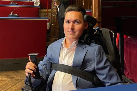 Emanuel Cosmin Stoica Biografia E Storia Del Tiktoker Con Disabilità