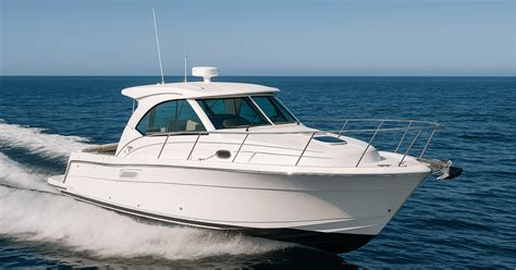 Motorboat Guide Types Uses And What Makes Them Special