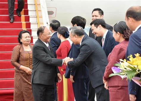 សម្តេចអគ្គមហាពញាចក្រី ហេង សំរិន បន្តដំណើរឆ្ពោះទៅកាន់ទីក្រុង