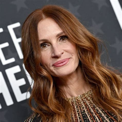 Julia Roberts Debuts New Full Fringe Haircut