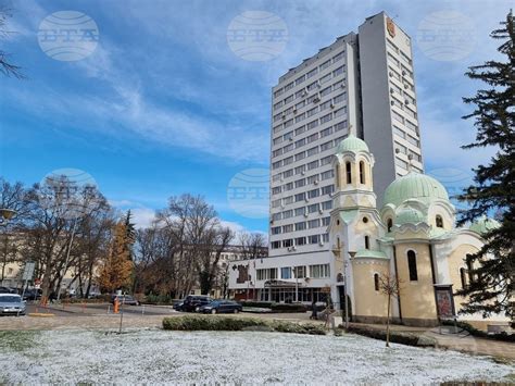 Община Перник обяви обществена поръчка за модернизиране на уличното осветление в шест квартала и