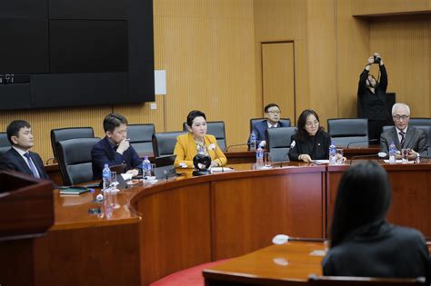 Хэвлэл мэдээллийн байгууллагын сэтгүүлч орчуулагч нарт гадаад бодлого гадаад харилцааны