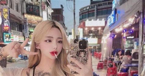 담배를 이상한데 꽂는 누나