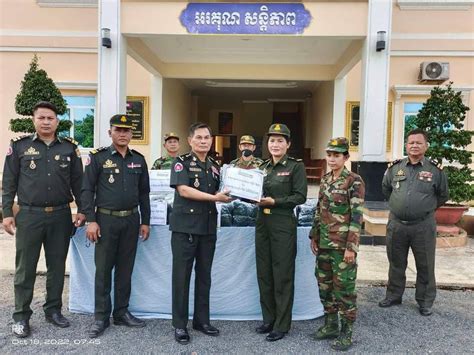 អាវរងា ដែលជាអំណោយដ៏ថ្លៃថ្លា សម្ដេចអគ្គមហាសេនាបតីតេជោ ហ៊ុន សែន និងសម្ដេចកិតិ្តព្រឹទ្ធបណ្ឌិត