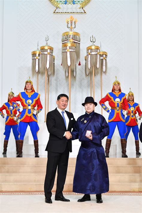 Гавьяат малчин Д Дашцэрэнд Хөдөлмөрийн баатар цол хүртээлээ