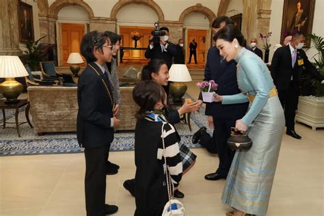 รวมภาพประวัติศาสตร์ ในหลวง พระราชินี เสด็จเยือนสหราชอาณาจักร 4 7 พ ค 66 คมชัดลึก