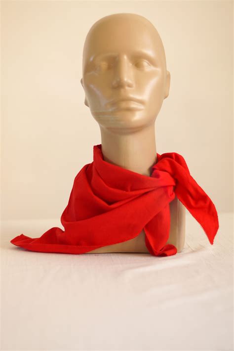 Червена памучна кърпа Веникс производител на дрехи и тениски с шевици ризи с български