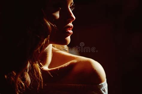 Sensualidad De La Mujer Bonita Joven Sensualidad Y Belleza De La