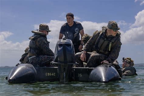 Dvids Images Iii Mef Eotg Conducts Littoral Maneuver Training [image 6 Of 10]