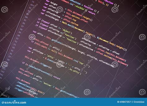 php di programmazione variopinto e codice del html su un monitor