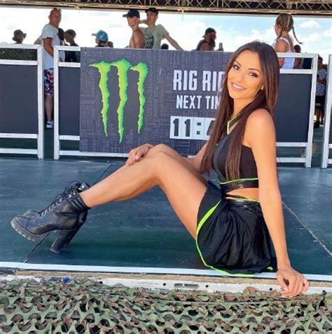 Red Hot Ksi Ring Girl Backs Youtube Star For Win And Lifts Lid On