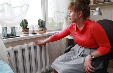 Мачуха відправила мене на холод прибирати сніг із вулиці І якби