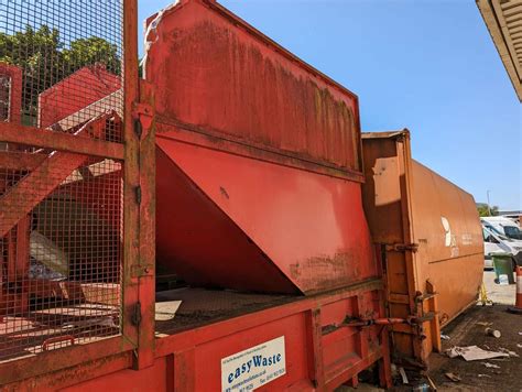 People Hear Cries Coming From Inside Cardboard Compressor The Dodo