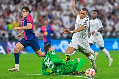 تعرف على القناة الناقلة ومعلقي مباراة ريال مدريد وبرشلونة بنهائي كأس الملك