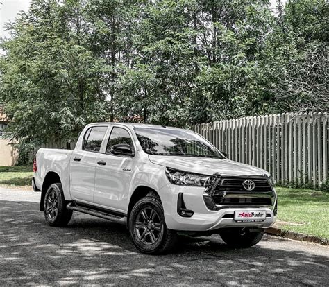 Toyota Hilux Double Cabin 4X4 M/T DLX Toyota Hilux Double Cabin 4X4 M/T DLX Pickup Lcv TrucksNL ...