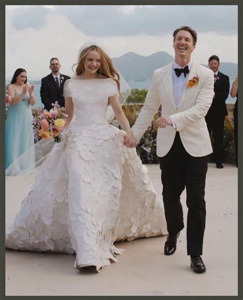 مراسم ازدواج لاکچری بازیگر زن جوان هالیوود در جزیره مایورکا عکس