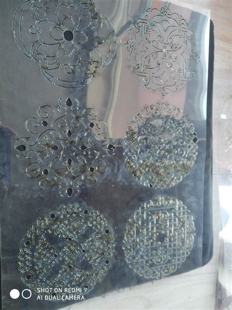 Манайхаан Сугалаанд хамрагдаж цоолбор авч байгаа нь хэдхэн Сугалаа явуулж зарж байгаа