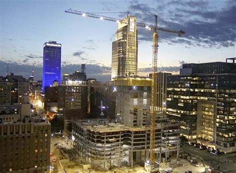 Mutual Of Omaha Headquarters Tower Crane Lift Lanoha Real Estate