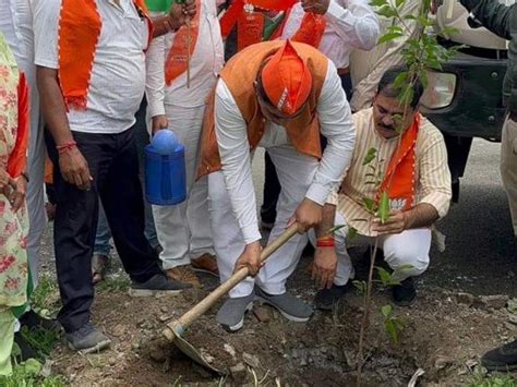 Mla Of Udhna Constituency Manubhai Patel Takes Out Rally Pledges To