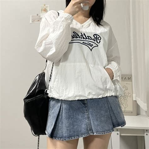 블록코어룩힙무드4color 브이넥 바스락 베이스 자수 루즈핏 오버핏 스트링 앞포켓 크롭 레터링 맨투맨 티셔츠 에이블리