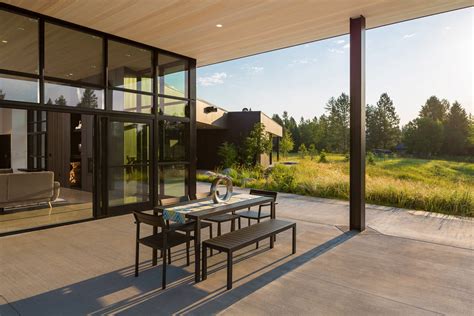 Cta Tucks Confluence House Into A Lush Montana River Valley