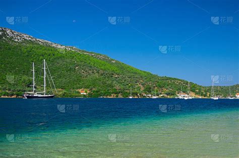 在海上航行的船 在海上航行的船