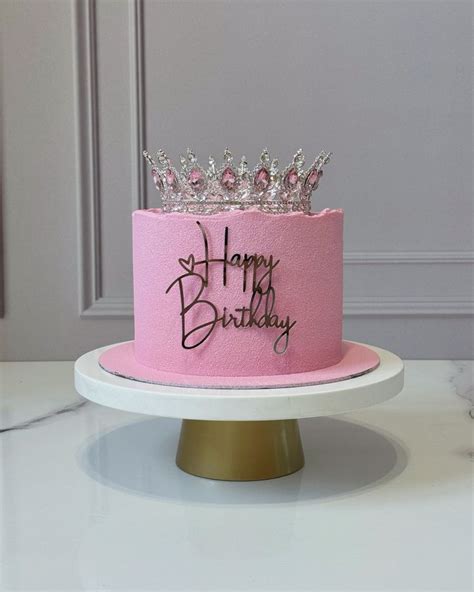 Торт с короной в 2025 г Украшения для торта на день рождения Торты для женщин Розовые торты