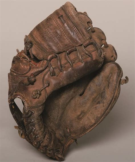 野球殿堂博物館所蔵 歴代名グラブコレクション 野球ファン垂涎のお宝グラブを一挙掲載！ 内野・外野手用グラブ編 野球コラム 週刊