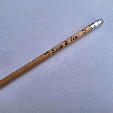 Персонализирани дървени моливи идеални подаръчета за сватба и други събития