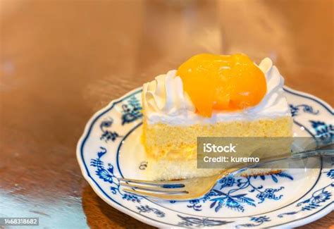 일본 칼집 케이크 커스터드 크림 스폰지 케이크 및 과일로 만든 나가사키의 지역 과자 0명에 대한 스톡 사진 및 기타 이미지