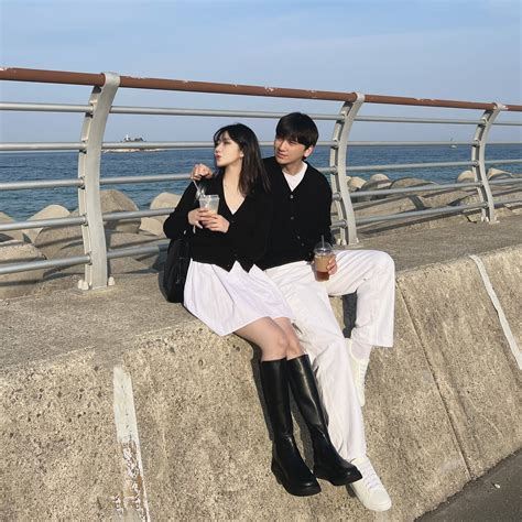 바이유얼스 데이트코디고퀄리티🖤 블랙 꽈배기 브이넥 가디건 커플 데이트 제주도 신혼여행 시밀러룩