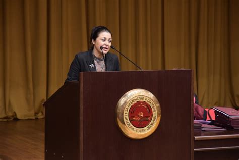 УНСС Бакалаври и магистри от катедра Управление получиха дипломите си