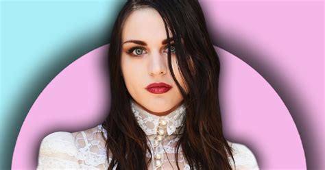 Frances Bean Cobain Struggled With Health Issues Decades After Losing Her Famous Father