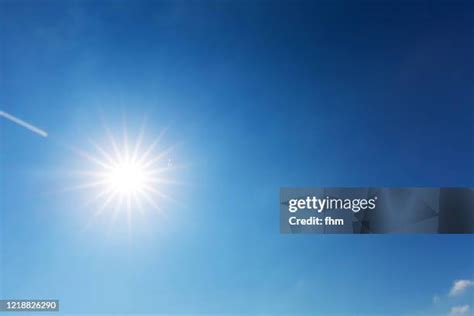 Sun In Clear Sky Photos Et Images De Collection Getty Images