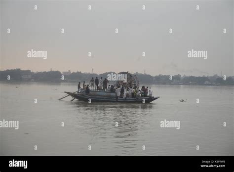 Kolkata India 30th Sep 2017 Member Of Sovabazar Raj Bari Immerse Durga Idol At Middle Of The