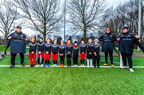 F4 Freut Sich über Neue Pullover