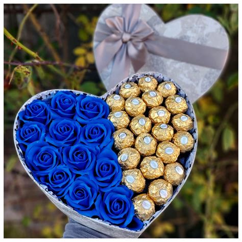 Бокс серце з цукерками та трояндами з мила Подарунок на день народження для дружини Подарунок