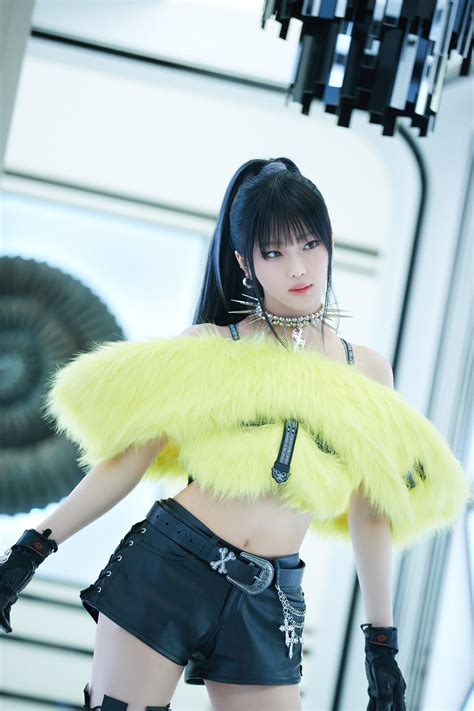 عکس های منتشر شده از پشت صحنه موزیک ویدیو Sheesh از بیبی مانستر