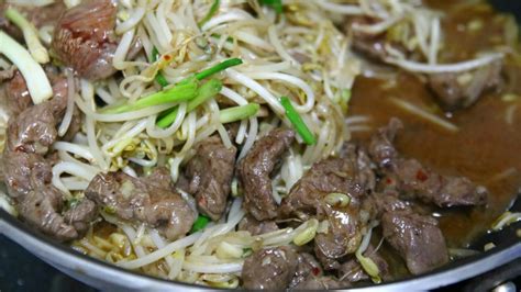 소고기 숙주 볶음 덮밥