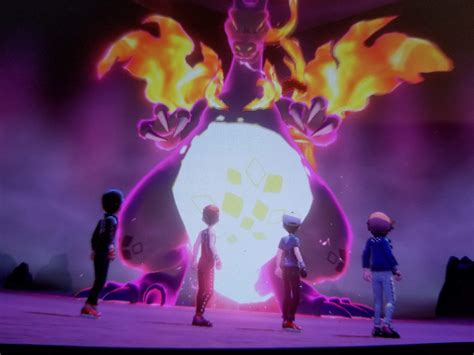 SHINY GMAX CHARIZARD Pokémon Amino