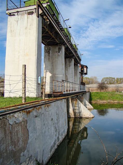 Image Depicts An Industrial Scene With A Submerged Concrete Structure