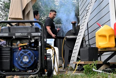 texans heading into a second week without electricity are battling heat