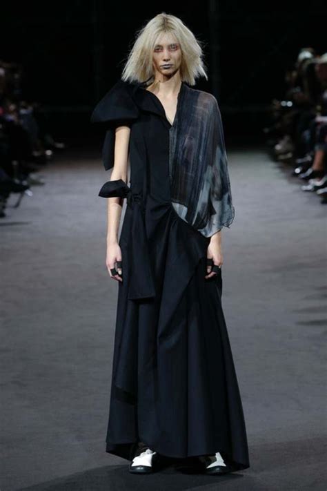 Хувцас загварын шилдэг арван авангард шийдэл