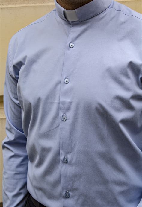 Сорочка під колоратку блакитного кольору - довгий рукав, slim fit купити