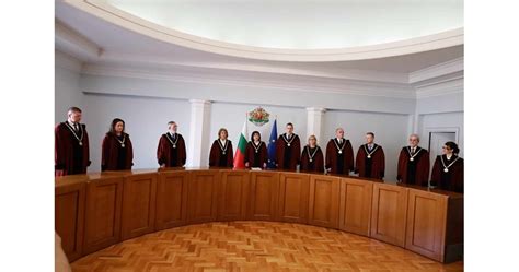 Атанасова и Белазелков се заклеха без Радев в Конституционния съд Обзор